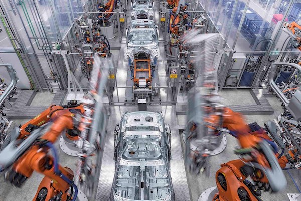 Robots shouldering more load | Audi Magazine Australia